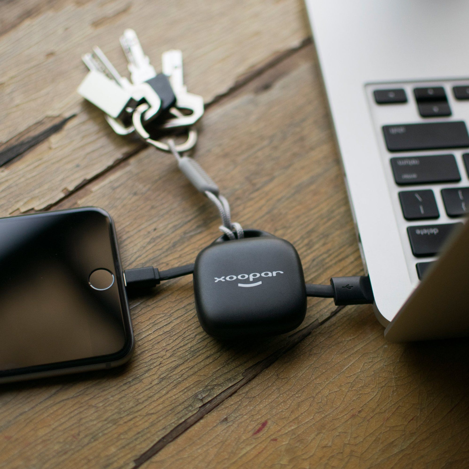 Xoopar Hug Booster : Charging Cable & Emergency Power Bank — Techoutlet